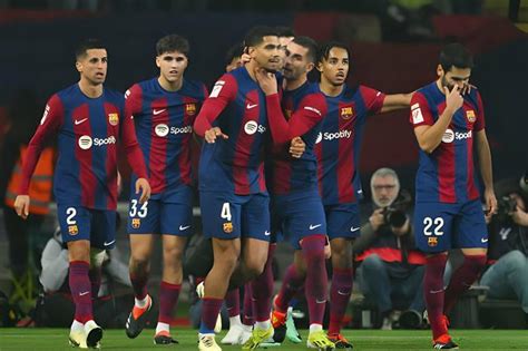 برشلونة ضيفاً ثقيلاً على ألافيس في الدوري الإسباني ملاعب