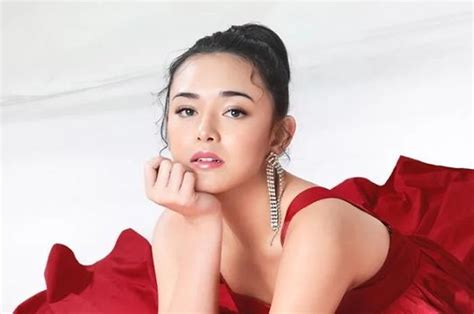 Amanda Manopo Jadi Sorotan Kenakan Dress Seksi Belahan Dada Terlihat