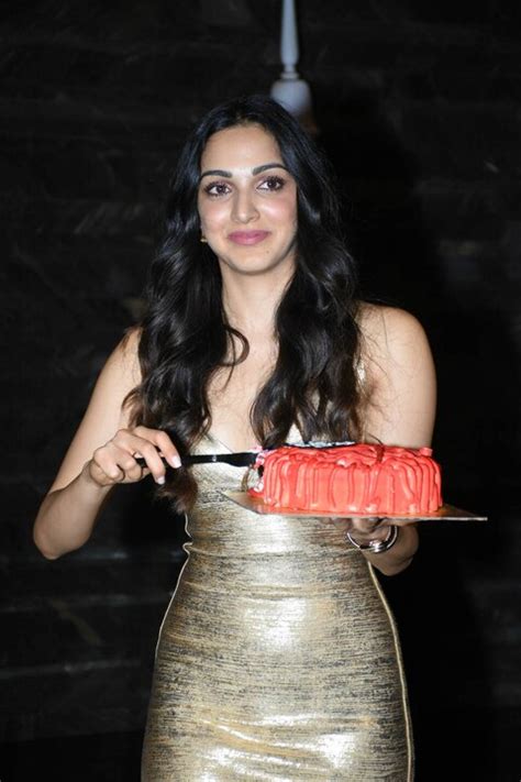 Ms Dhoni Movie Actress Kiara Advani Glitters In Gold Check Out Her