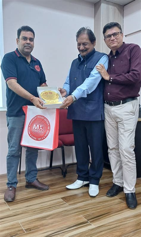 Felicitation Of Mr Vilas Paliwal By Shri Jayesh Shah And Nirmal Soni For Delivering His Lecture