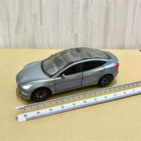 124 特斯拉合金模型 可全開門 帶燈 引擎聲 避震 無紙盒 帶保護盒 僅收藏展示 車況全新 蝦皮購物