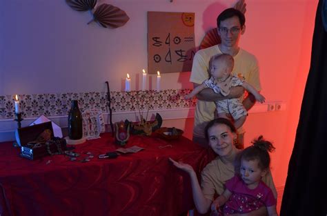 Ctrl S Заходят как то в бар христианин гик и семьянин а бармен им говорит Привет Эд