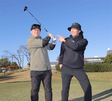 写真・画像 1枚目 巨人・阿部慎之助監督、人生初ラウンドの浅野翔吾にゴルフウェア贈った 背中にプリントされた文字に込めた“親心