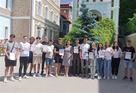 Toți elevii unei clase de a XII a de la un liceu din Capitală au