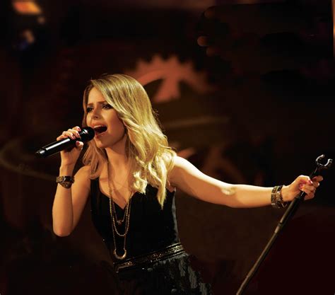 Fãs De Sandy Aguardam Ansiosos Pelo Show No Vila Conte Dia 26 Diário De Olímpia