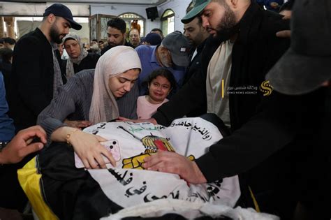 جماهير غفيرة تشيع جثمان الشهيد القائد إياد الحسني أبو أنس وكالة شمس