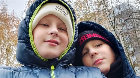 на улице Youtube