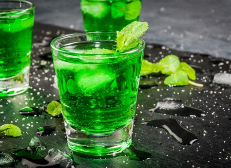 Crème De Menthe Vs Peppermint Schnapps Key Differences 5 Cocktails