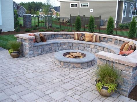 40 Circular Fire Pit Seating Area Ideas Round Patio Designs