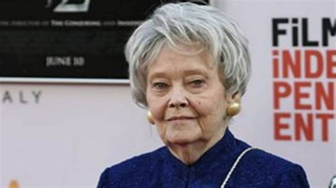 Paranormal Investigator Lorraine Warren Dead At 92 Boston 25 News