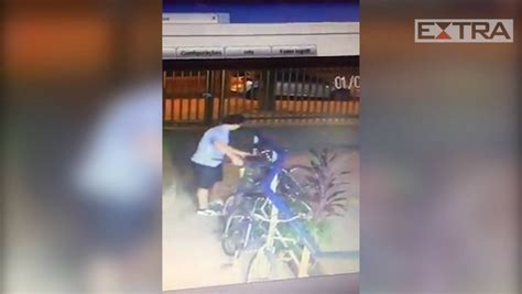 Homem Rouba Bicicleta Em Prédio Na Zona Oeste Do Rio Veja Vídeo