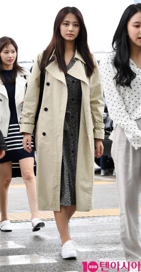 Ten Photo트와이스 쯔위 트랜치코드로 멋낸 공항패션 텐아시아