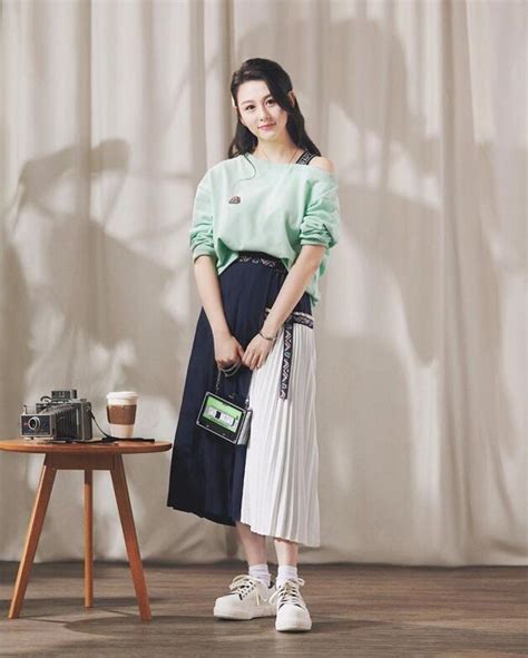 Mới 15 Tuổi Nhưng Con Gái Thứ 2 Của Bom Sex Khâu Thục Trinh đã Sở Hữu Ngoại Hình Bốc Lửa Khiến