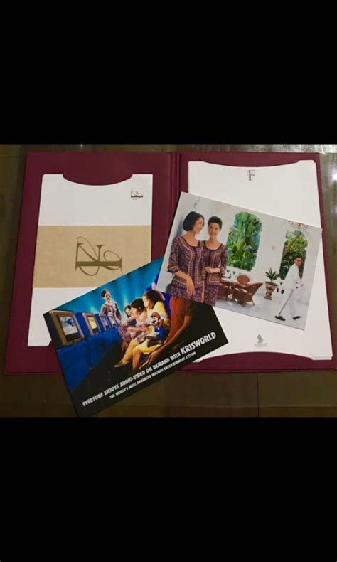 Singapore Sia First Class Cabin Folder With Postcard And Writing