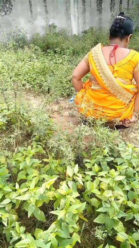 Desi Aunty Piss Outdoors