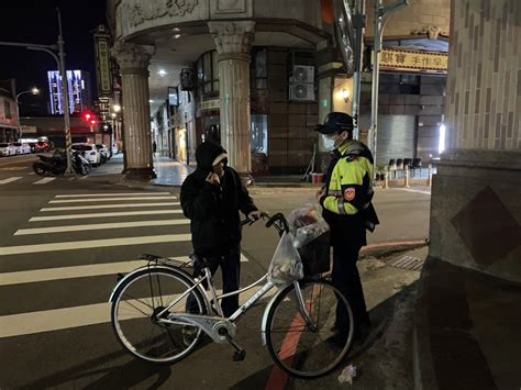 7旬翁寒夜買菜迷途 龜山警助其返家
