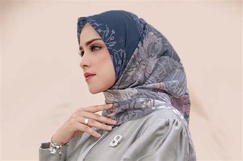 Hijab Yang Lagi Viral Buat Lebaran Enggak Perlu Berlebihan Cewekbanget