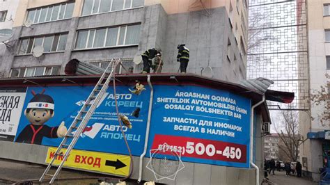 На севере Казахстана спасатели эвакуировали 40 человек во время пожара