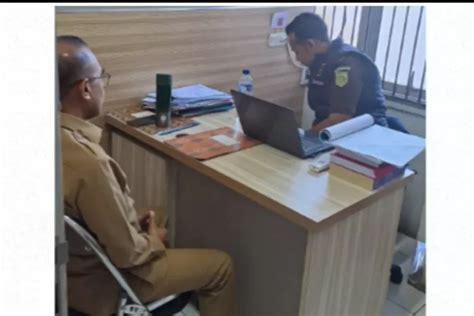 Jaksa Kejati NTT Sita HP Mantan Kadis PUPR Bersama Dua PPK Proyek