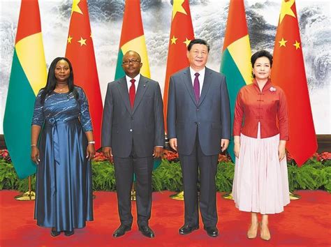 习近平同几内亚比绍总统恩巴洛会谈