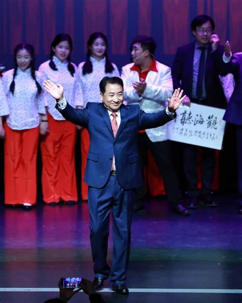 《姜昆「說」相聲》在德國舉行歐洲首演 每日頭條