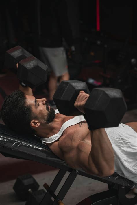 有关fitnessmotivation 上肢锻炼 个人训练工具 丰富多彩的健身器材 交叉训练工具 俯視圖 健康与保健 健康的生活型態 健美的手臂 健身之旅 健身创新 健身