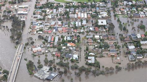 Melbourne Floods Flemington Racecourse Photo Reveals Flood Wall Anger