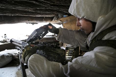 Русия започна военни маневри край Украйна и в анексиран Крим