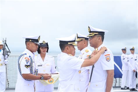 Diatas KRI Teluk Weda 526 Pangkoarmada III Pimpin Sertijab Komandan