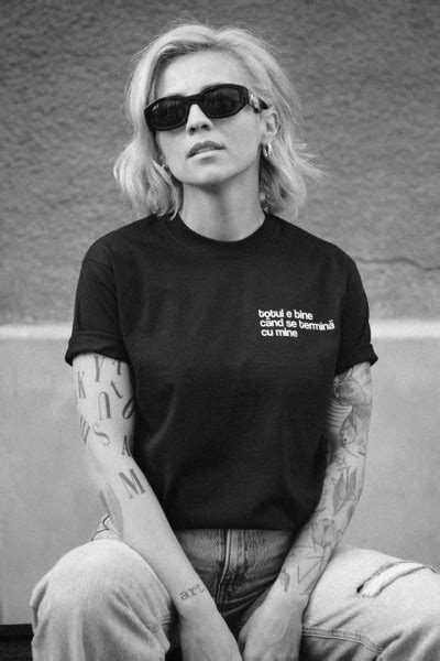 Tricou Unisex Negru Totul E Bine Cand Se Termina Cu Mine