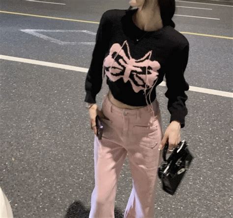 나비 자수 크롭 니트 에이블리