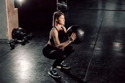 Premium Photo A Strong Woman Doing Functional Exercises With Medicine Ball At The Gym