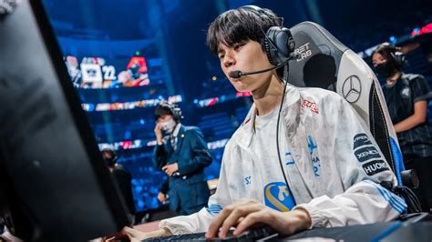 Deft Is Off To Military Service Next Year But This Doesnt Spell The End Of His Lol Career