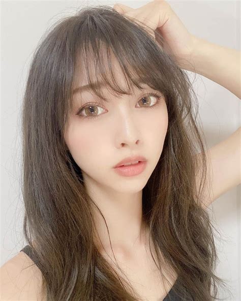 林紗久羅さんのインスタグラム写真 林紗久羅instagram「 今日の撮影メイクはナチュラルで ヘアはふんわり、無造作な