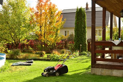 Fall Lawn Care Guide Blog Melnor Gardening