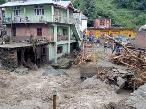 हिमाचल का बिगड़ता मौसमः चंबा में बादल फटा 1 की मौत कई गाड़ियां बहीं