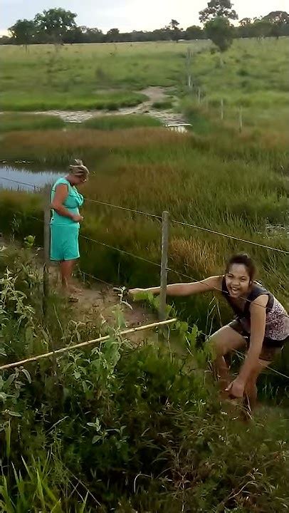 Mulher Mijando Em Pé Youtube