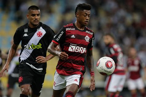 Flamengo e Vasco têm lucro pequeno na semifinal do Estadual veja