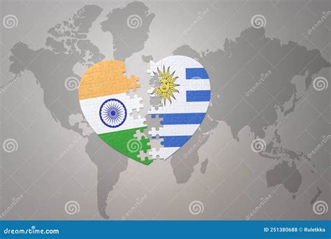 Rompe El Corazón Con La Bandera Nacional De India Y Uruguay En Un
