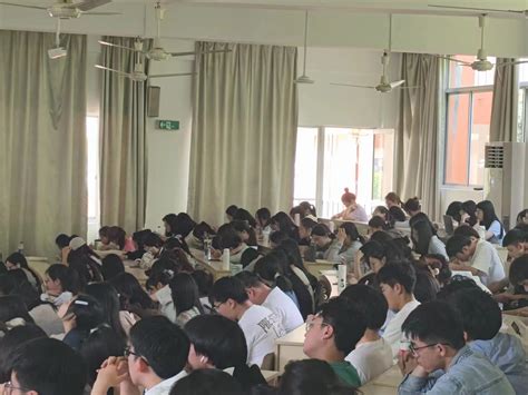 人文学院汉语言文学（师范）专业《职业调研》实践开展《面向未来：中学语文教师成长规划》主题讲座 台州学院人文学院