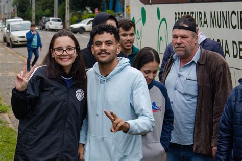Atletas de Tibagi embarcam para a disputa dos Jogos Abertos do Paraná