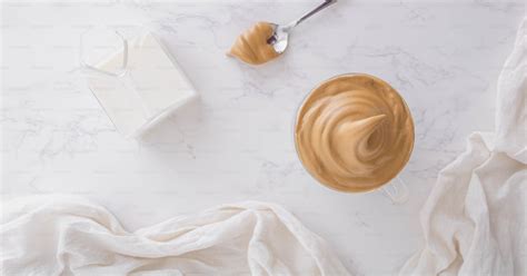 대리석 테이블에 커피 한 잔과 숟가락 사진 Unsplash의 숟가락 이미지