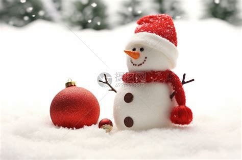 雪地上的雪人图片素材 正版创意图片600362151 摄图网