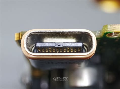 宝马新三系后排type C充电模块拆解，准备升级成双口pd协议 汽车拆客 数码之家