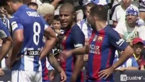 Neymar E Rafinha Discutem Em Jogo Do Barcelona Mas Meia Minimiza