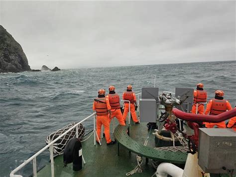 基隆屿钓客落海6获救1失联 另8人困礁石空勤驰援 社会 中时