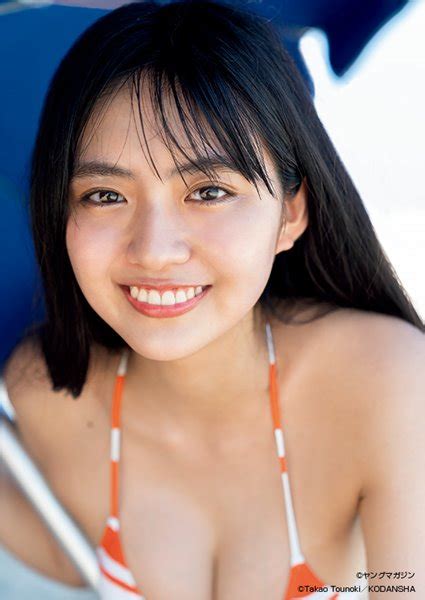 豊田ルナ、弾ける笑顔 際どいショット 表紙＆巻頭グラビア【エンタメ】