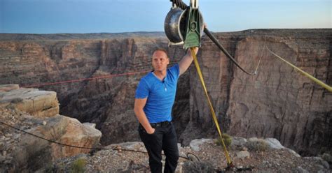 Акробатът Ник Валенда ще премине по въже между два небостъргача на