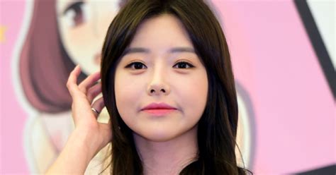 Md화보 천이슬 통통하게 오른 볼살 사탕 물고 있는 줄