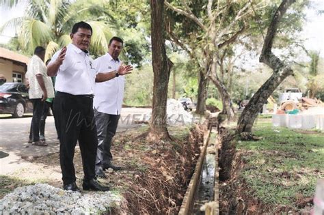 Kekalkan Suasana Kampung Di Ayer Molek